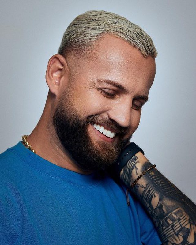 “Ty s’të bën derman as leku”, Luiz Ejlli tall keq komentuesin që e fyeu ...