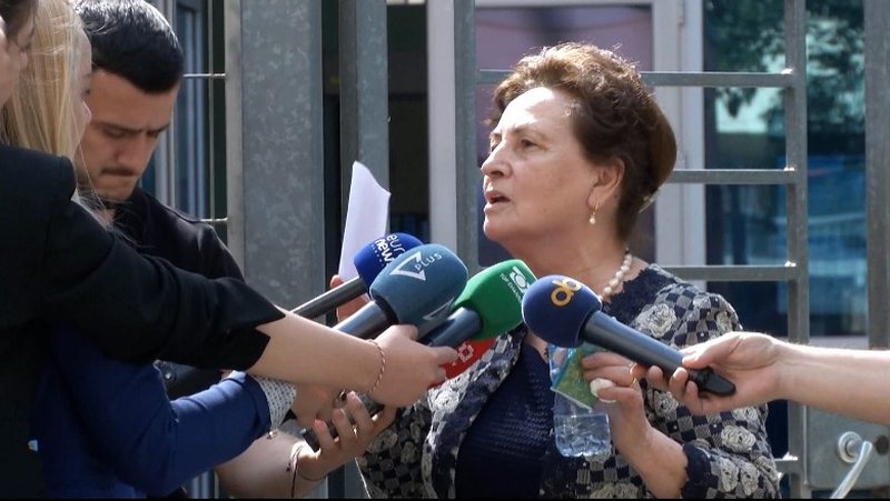 Monika Kryemadhi një hap burgut, SPAK merr në pyetje dhe Fatimenë - S ... Monika Kryemadhi një hap burgut, SPAK merr në pyetje dhe Fatimenë - S ...