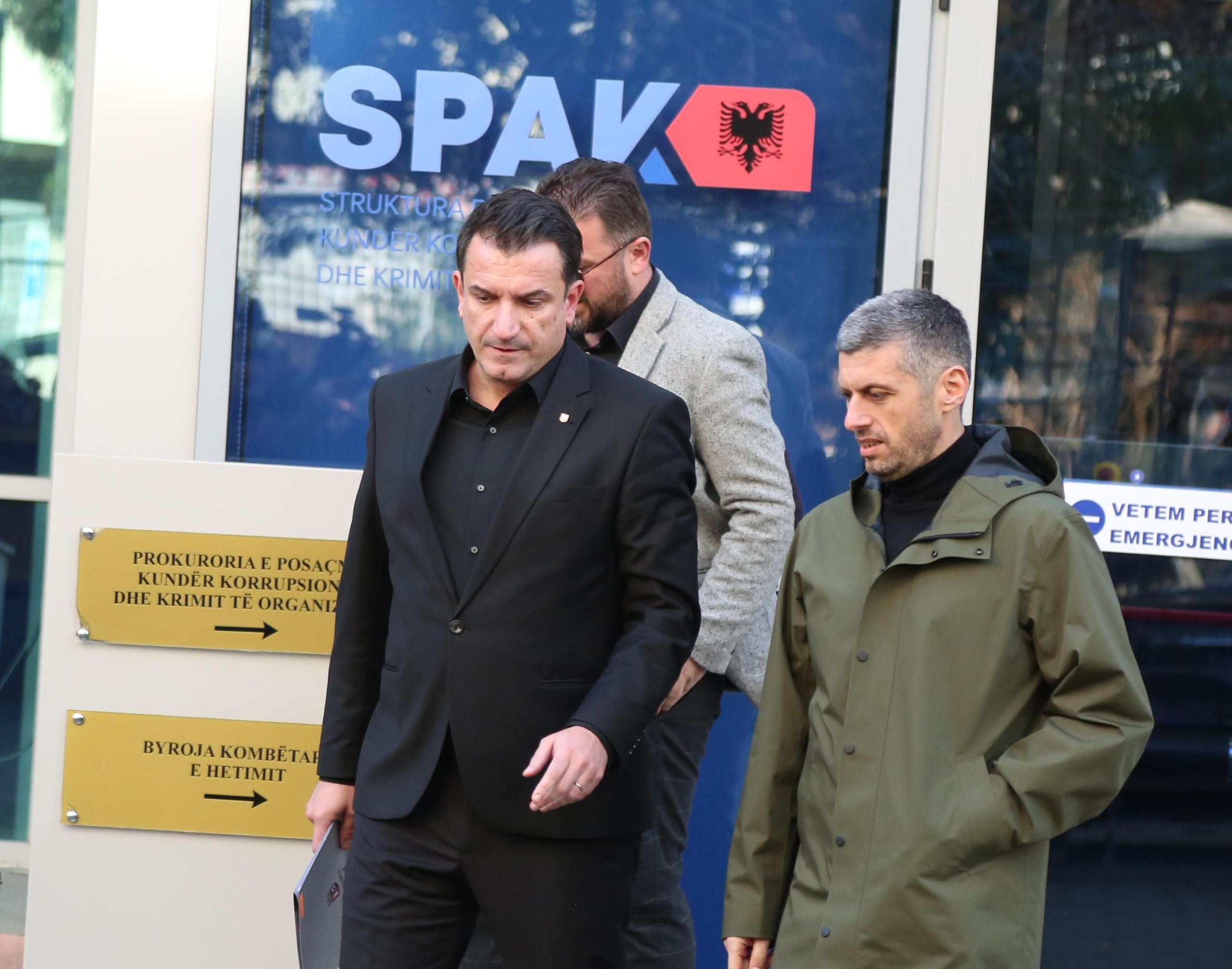 Arrestohet Erion Veliaj, arrest shtëpie për Ajola Xoxën - S'ka Problem Arrestohet Erion Veliaj, arrest shtëpie për Ajola Xoxën - S'ka Problem