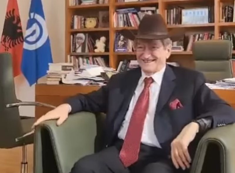 VIDEO: “Sherifi i ri në qytet", Sali Berisha shfaqet si pupac - S'ka ...
